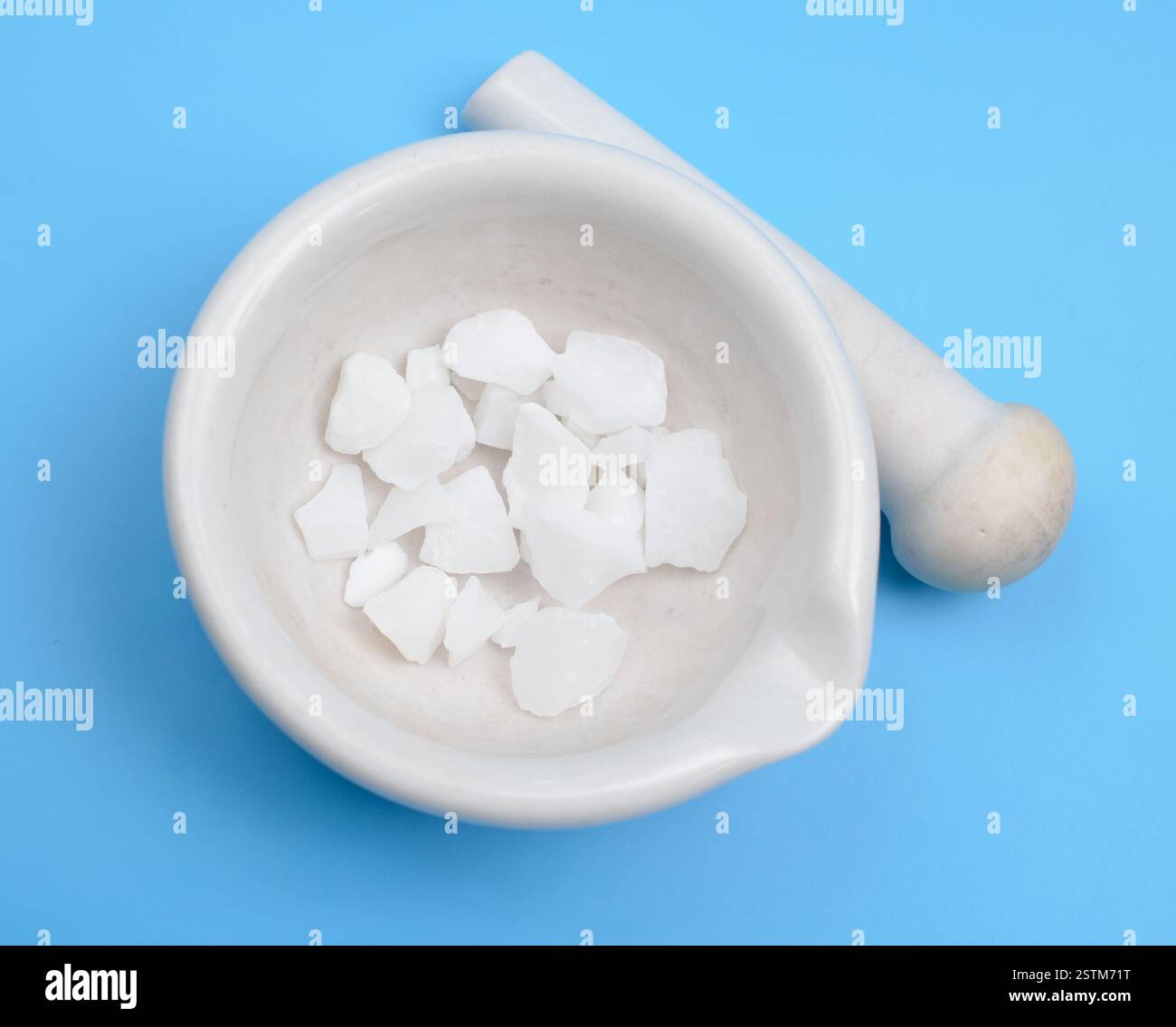 Aluminium sulfate is a salt with the formula Al2(SO4)3 Stock Photo - Alamy