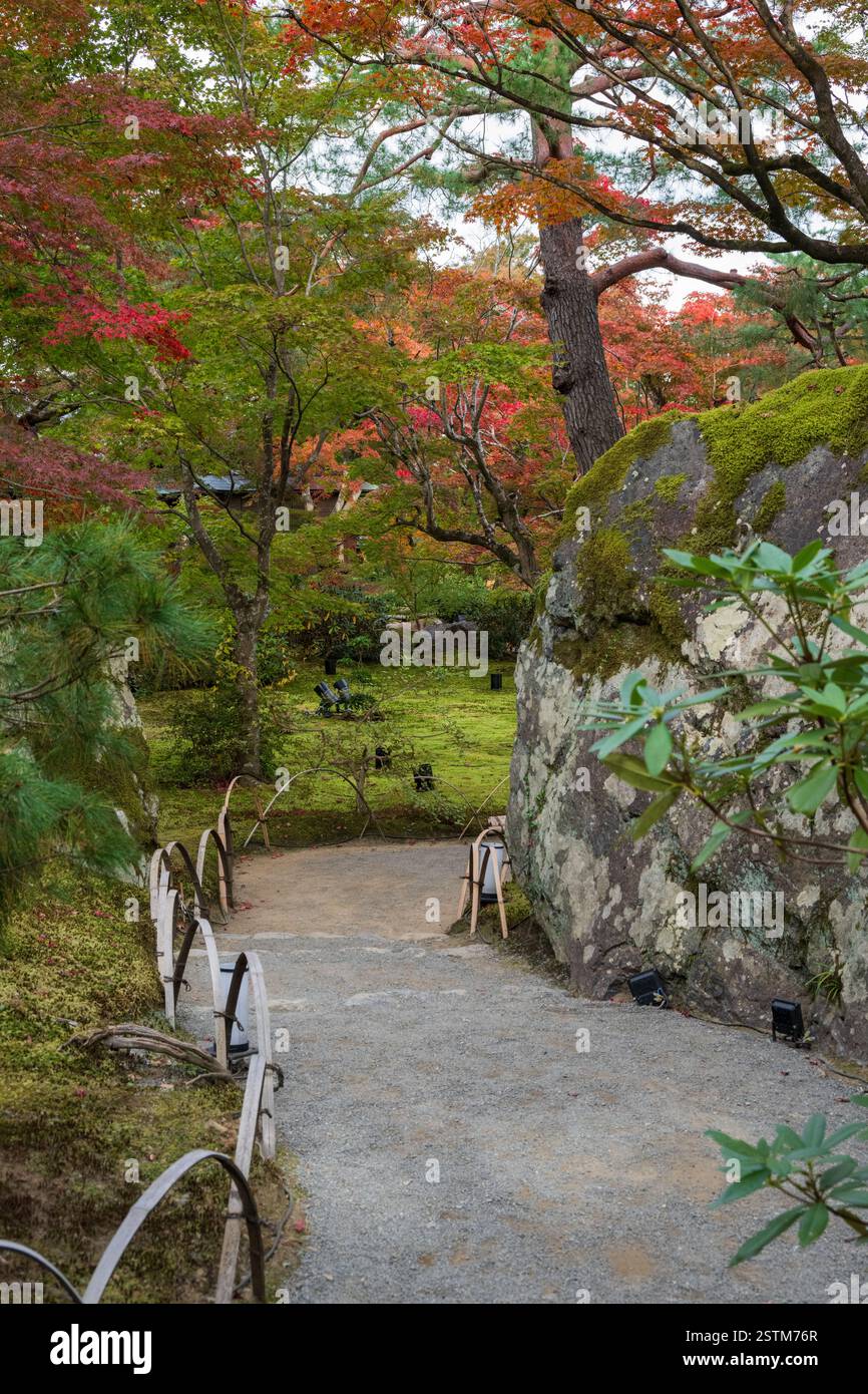 Japanese mountain temple hi-res stock photography and images - Alamy