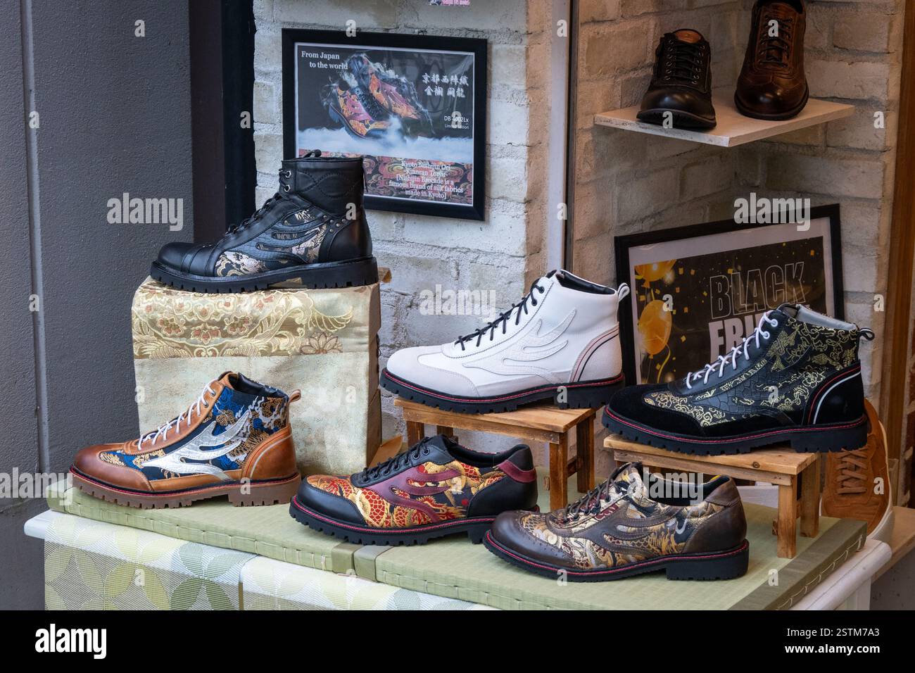 Shoe Shop in Kyoto Market, Japan Stock Photo - Alamy