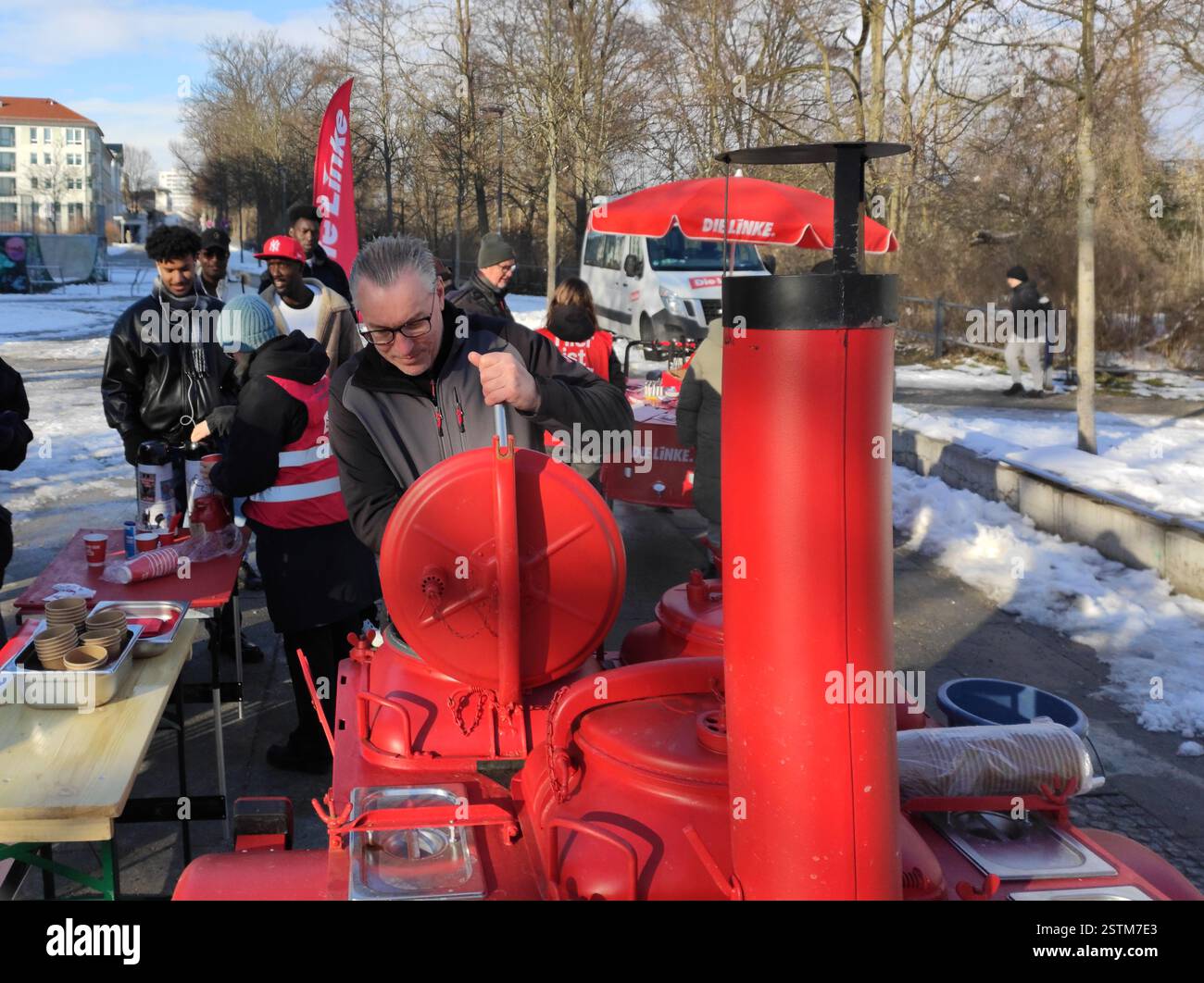 Linke Partei campaigners deploy a 'goulasch cannon' (field kitchen ...