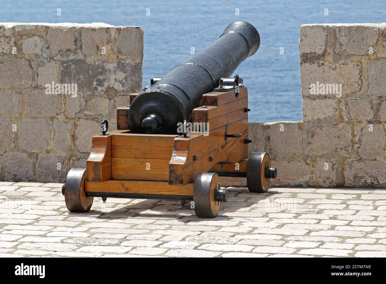 Medieval Cannon Gun at Fortress Wall Building Stock Photo - Alamy