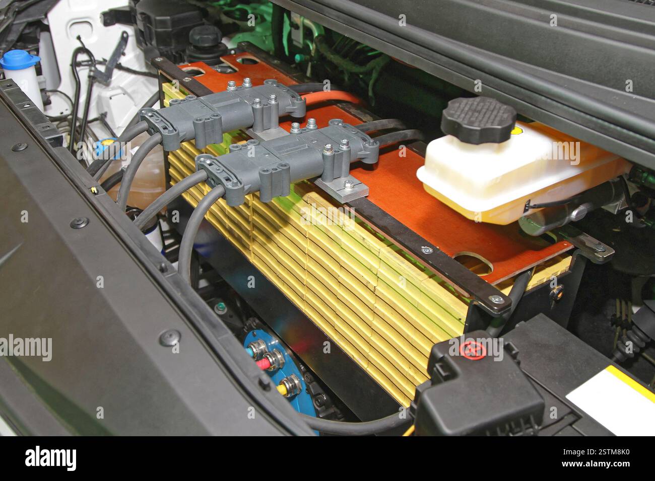 Electric car engine bonnet hi-res stock photography and images - Alamy