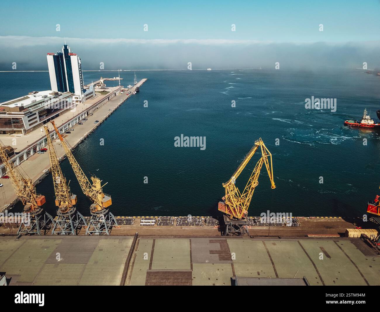 Cargo ship birds eye view hi-res stock photography and images - Alamy