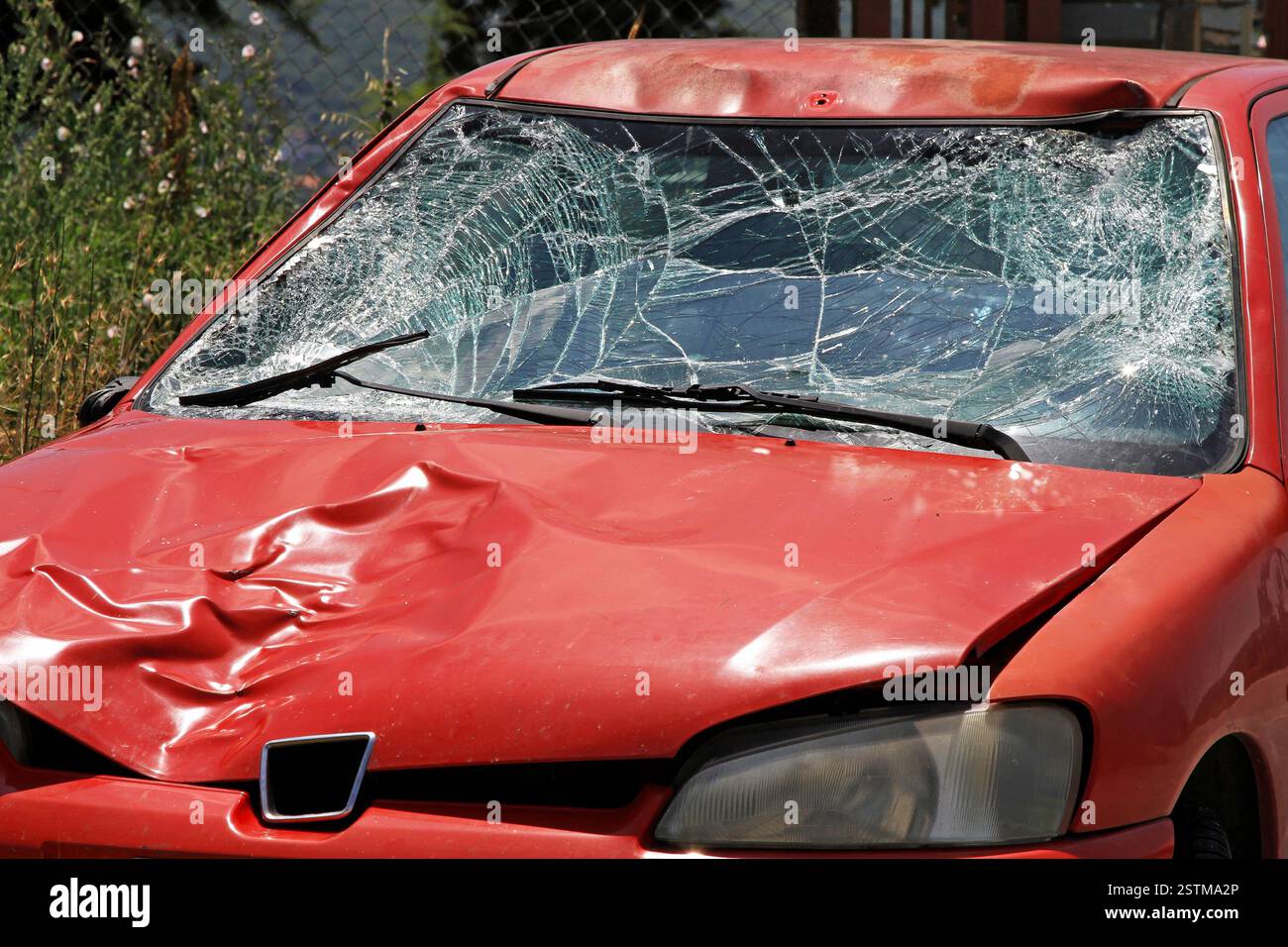 Windscreen damage hi-res stock photography and images - Alamy