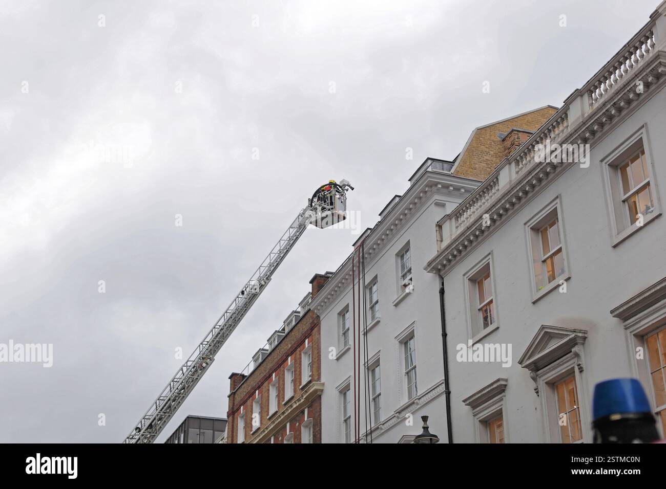 Aerial ladder hi-res stock photography and images - Alamy