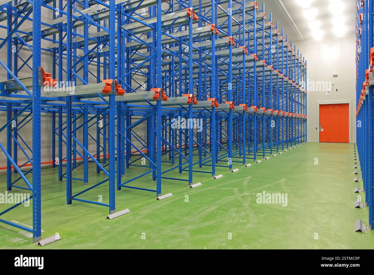 Empty Shelving System in New Distribution Warehouse Stock Photo - Alamy