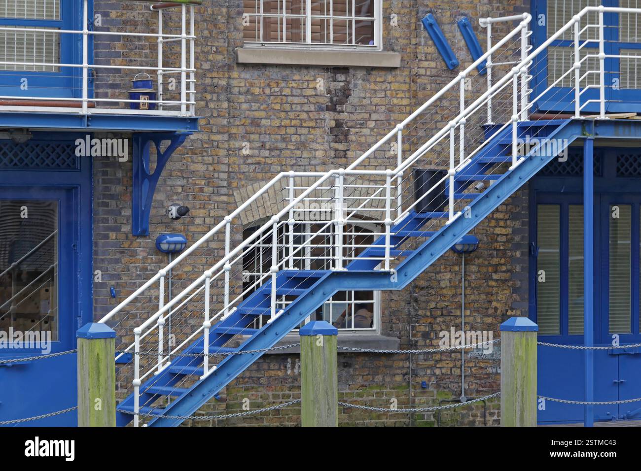 Exterior metal staircase hi-res stock photography and images - Alamy