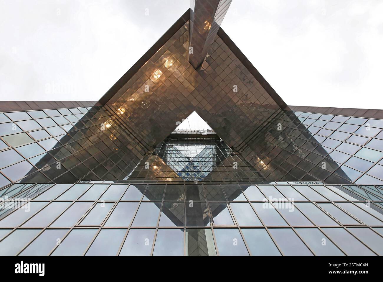 Triangular building hi-res stock photography and images - Alamy