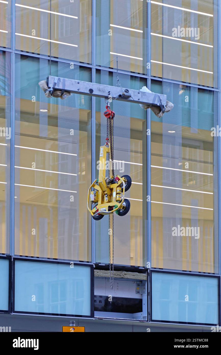 Vacuum Glass Lifting Stock Photo - Alamy