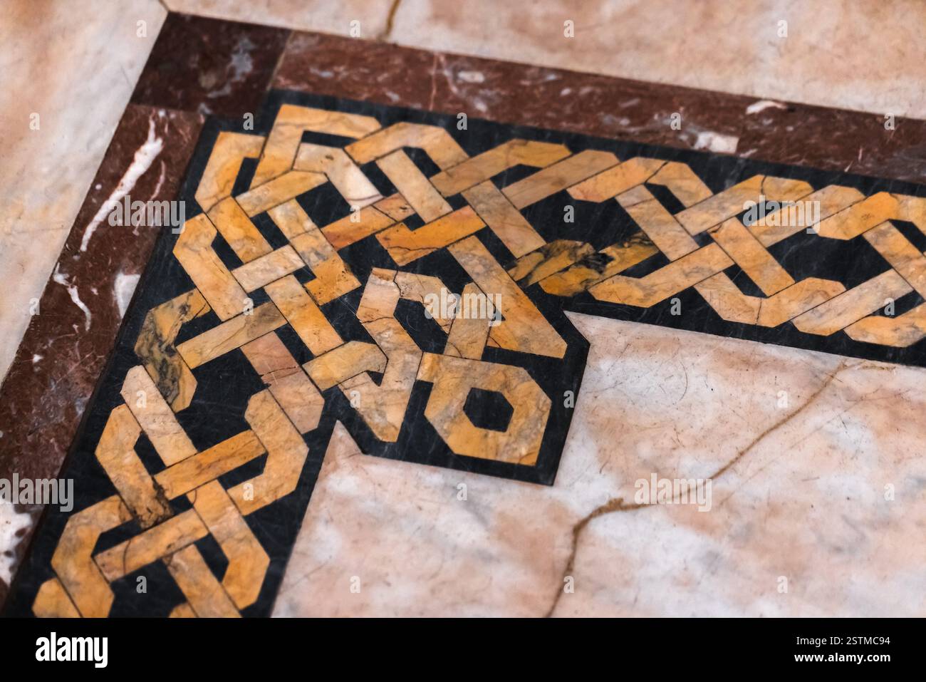 Arabic pattern floor hi-res stock photography and images - Alamy