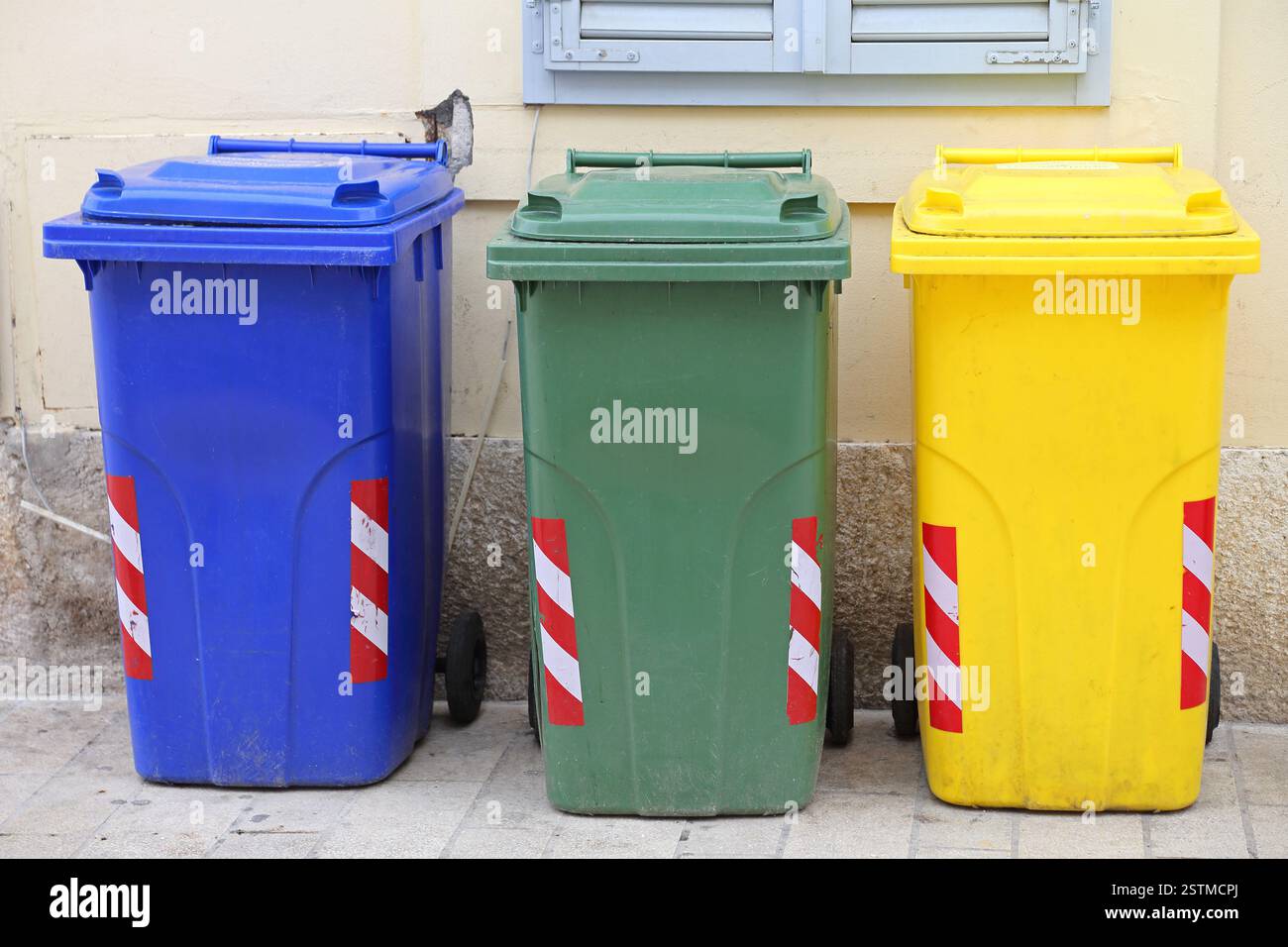 Trash bin bins hi-res stock photography and images - Alamy