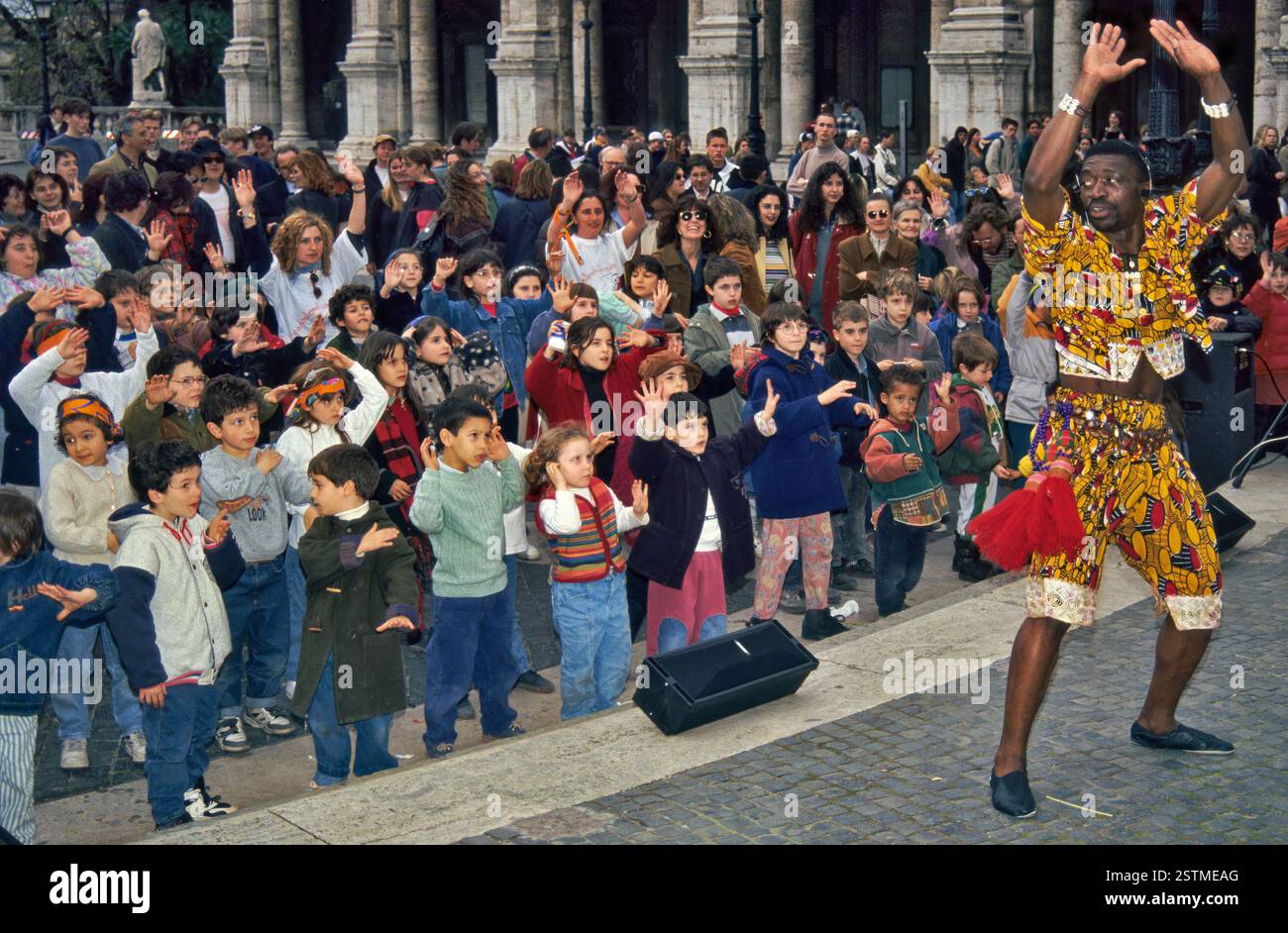 African dancer stage performance hi-res stock photography and images ...