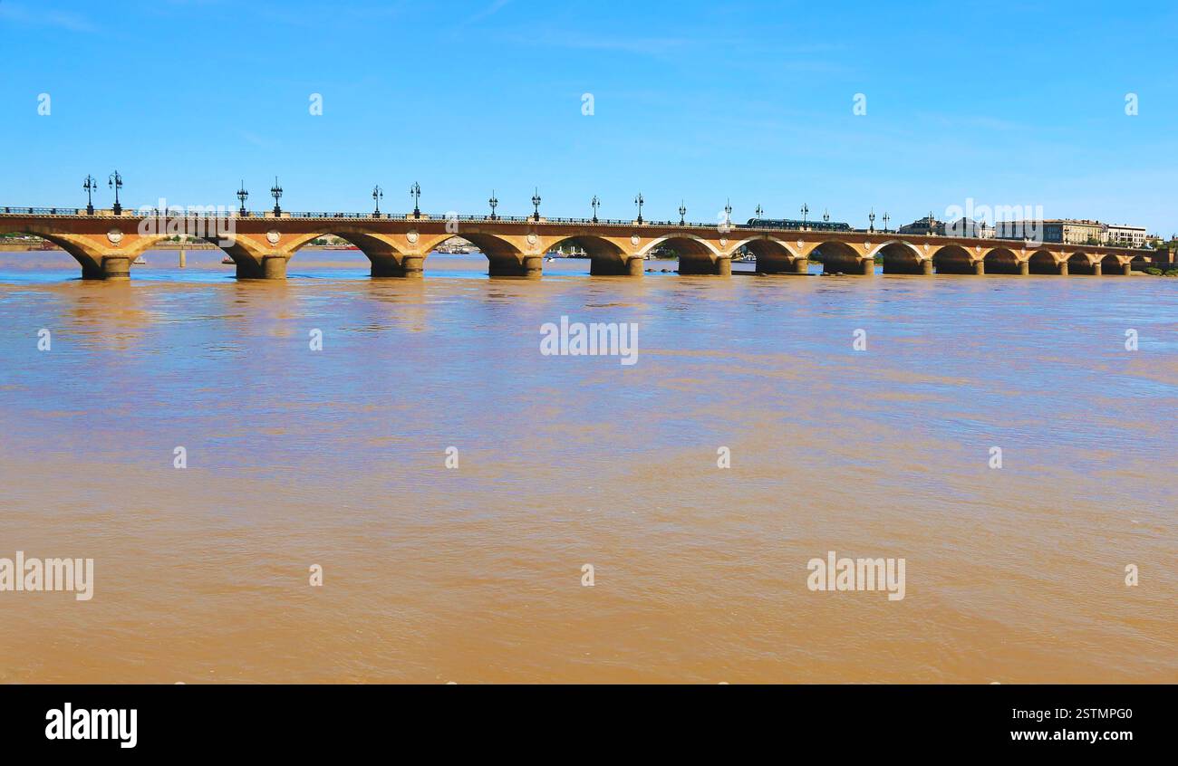 Long historic bridge crossing the Garonne in Bordeaux Stock Photo - Alamy