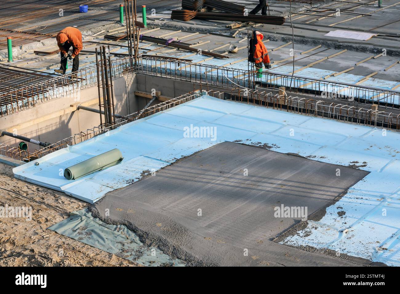 Preparation of the floor slab with thermal insulation and reinforcement ...