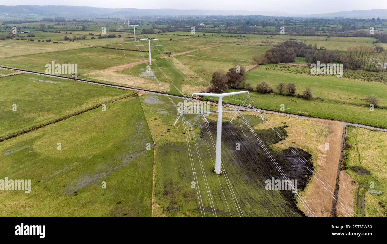 The new 'T' style electricity pylon capable of carrying high-voltage ...