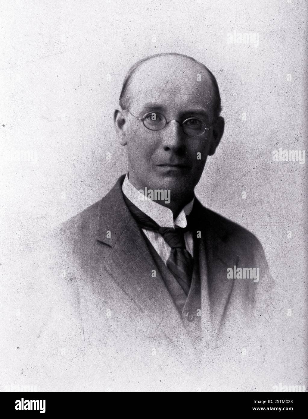 Sir Arthur Salusbury MacNalty KCB MRCS FRCP FRCS FRSE (born 20 October ...