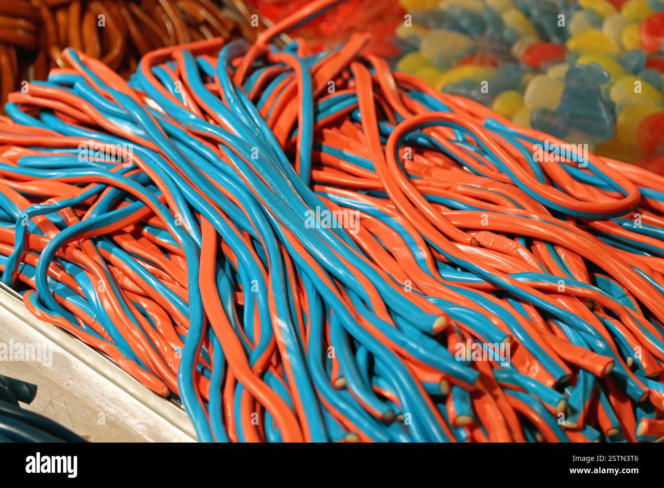 Colourful worm sweets hi-res stock photography and images - Alamy