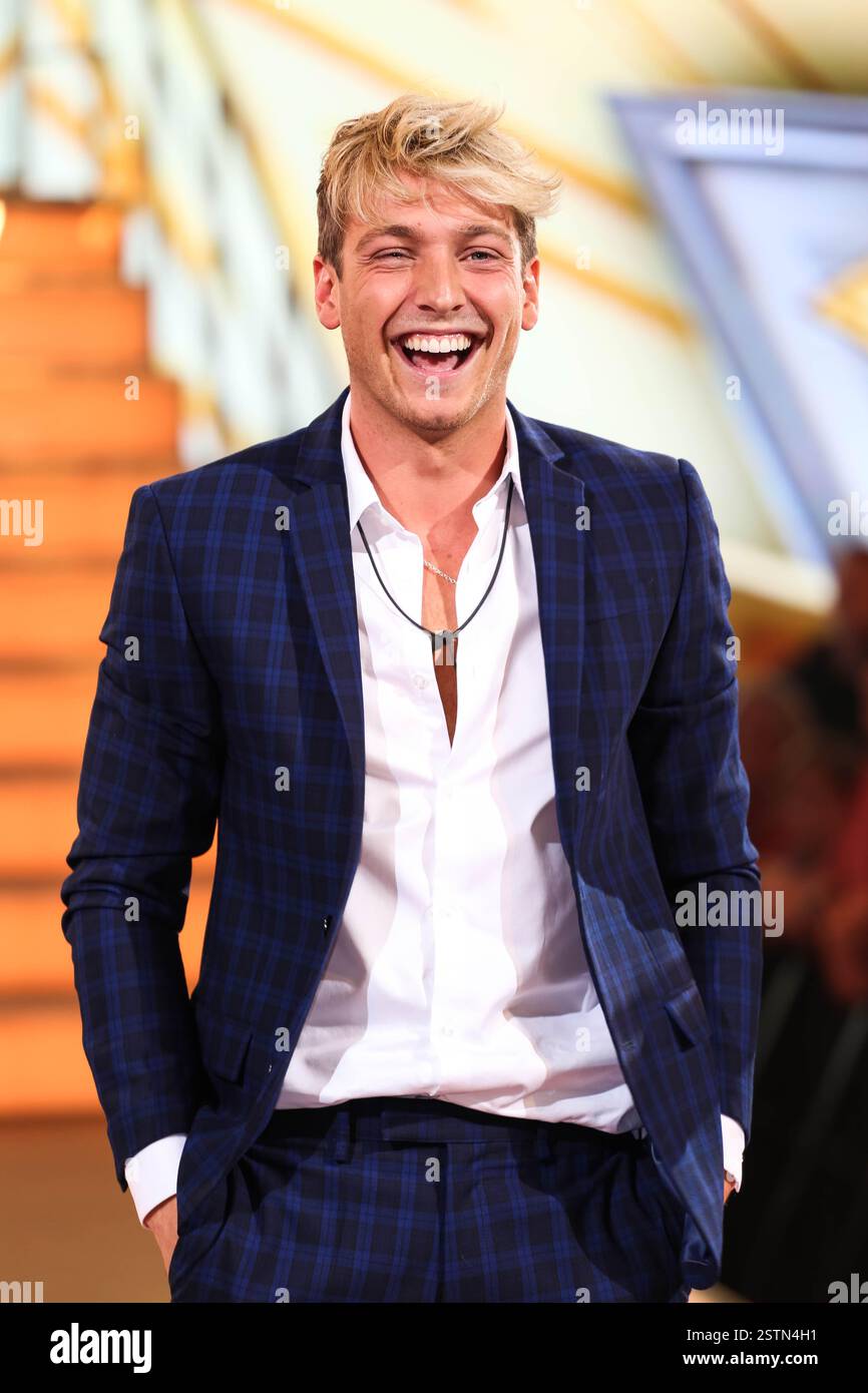 Sam Thompson gets evicted during the Big Brother Final Stock Photo - Alamy