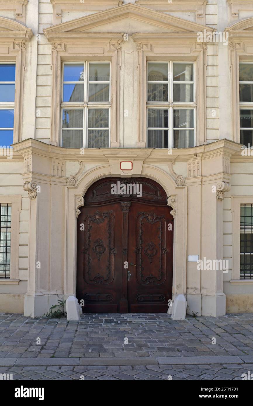 Big double arch door hi-res stock photography and images - Alamy