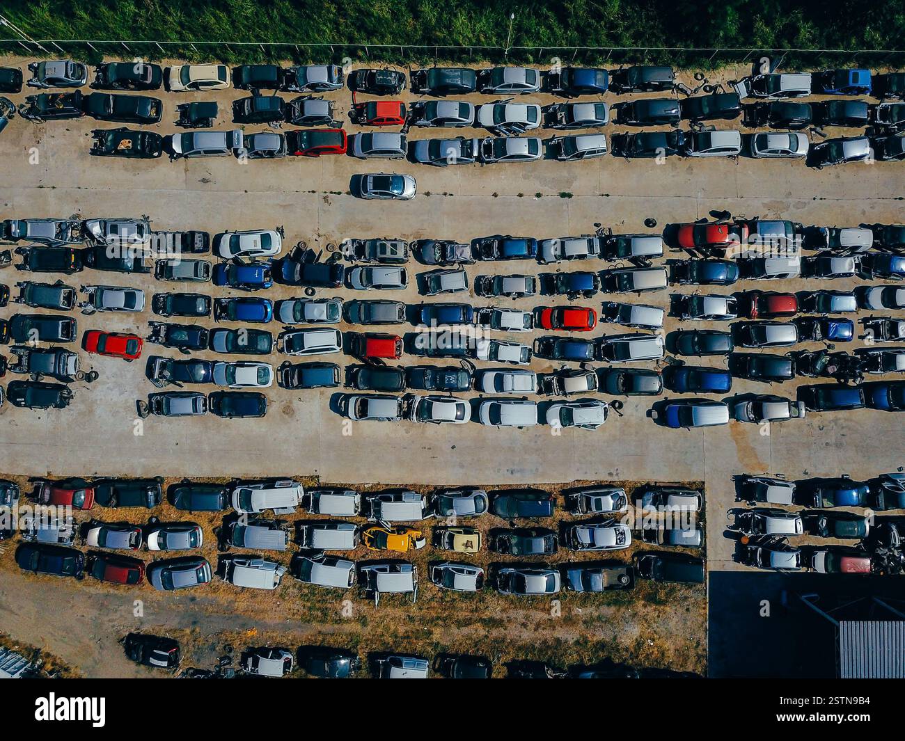 Big pile used car hi-res stock photography and images - Alamy