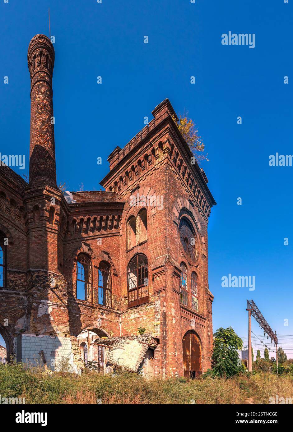 Old abandoned roof collapsed hi-res stock photography and images - Alamy