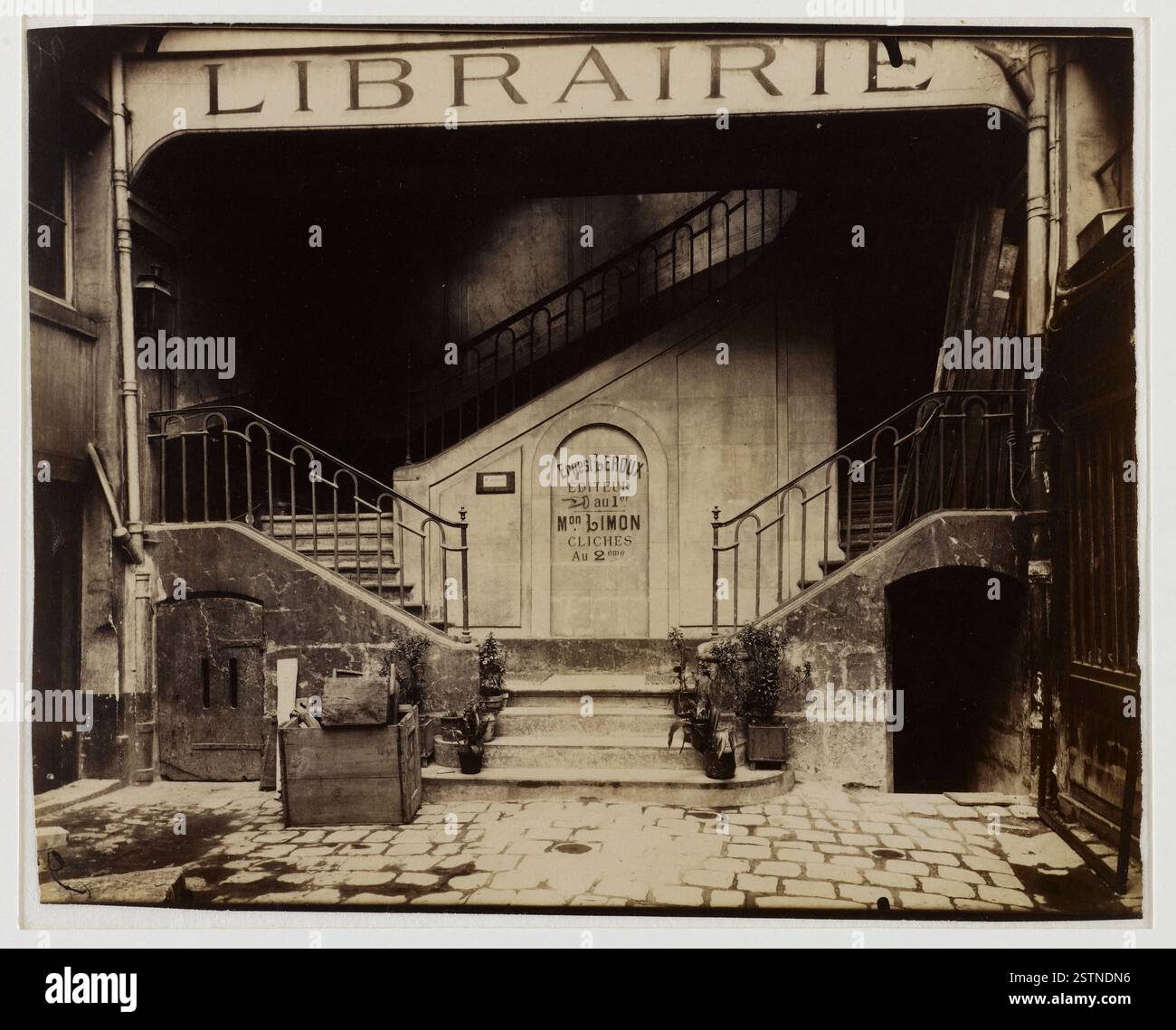 A photograph from 1910 by Eugène Atget showing the courtyard at 28 Rue ...