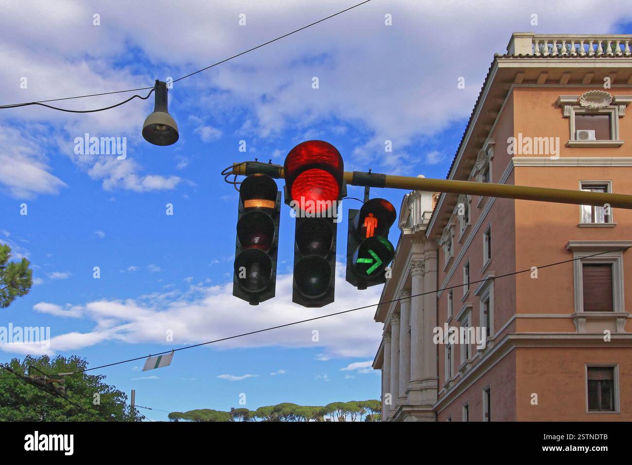 Traffic light three lights hi-res stock photography and images - Alamy