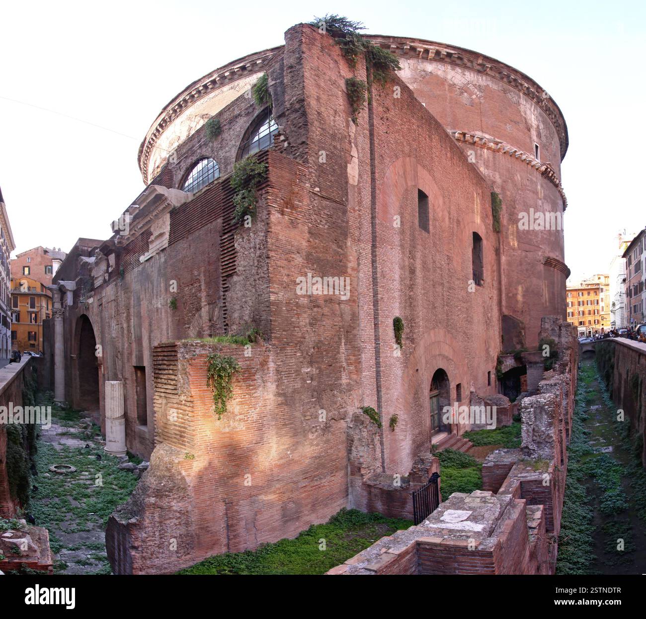 Back side of pantheon roman temple church landmark in rome hi-res stock ...