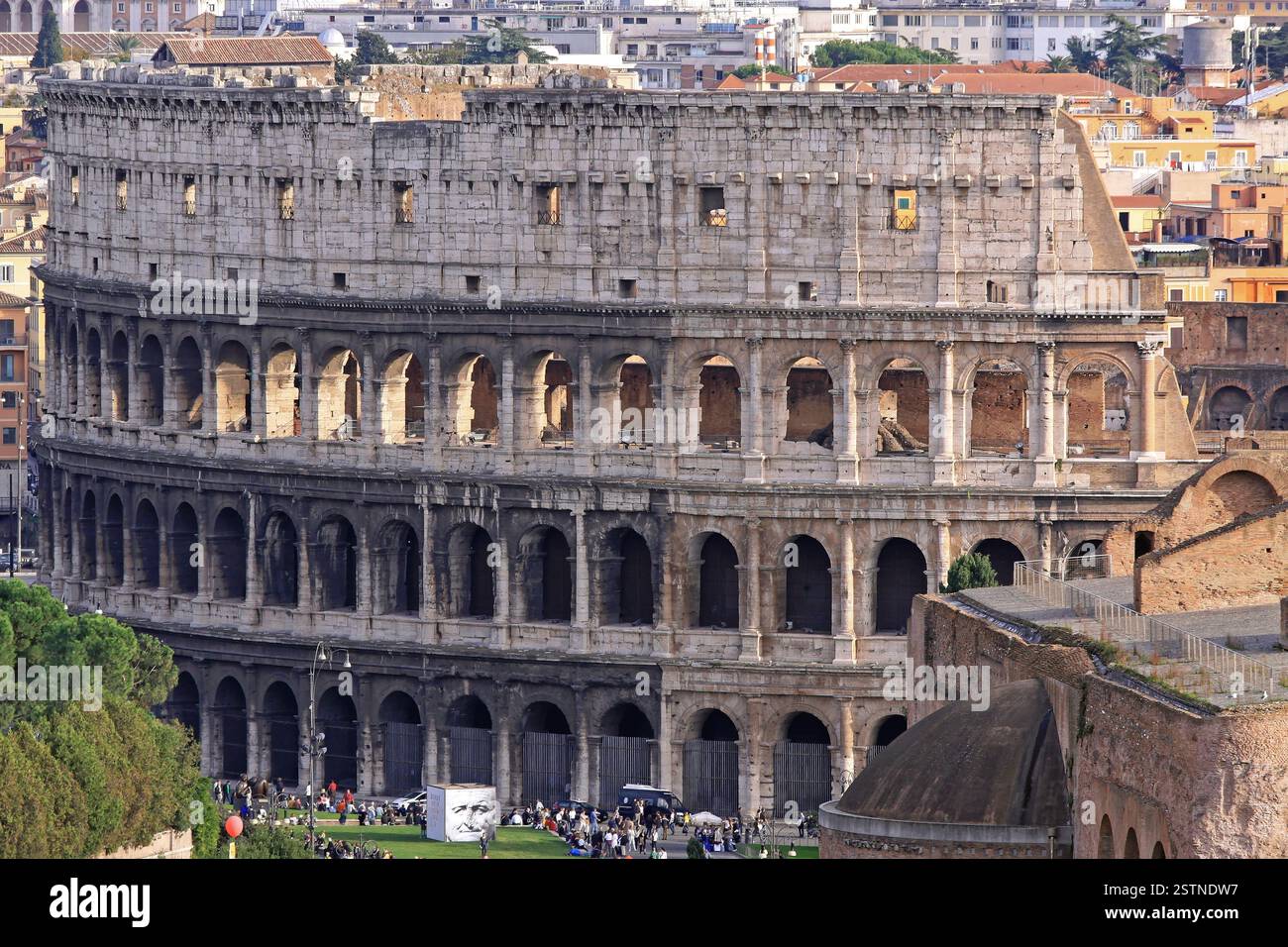Colosseum amphitheatre aerial walls in rome hi-res stock photography ...