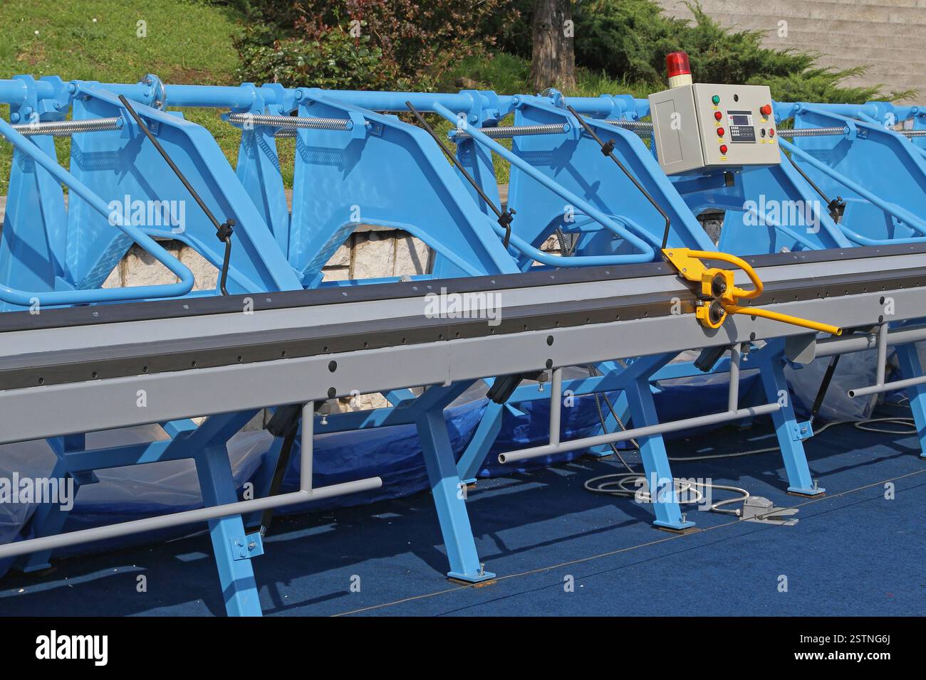 Rebar cutting machine hi-res stock photography and images - Alamy