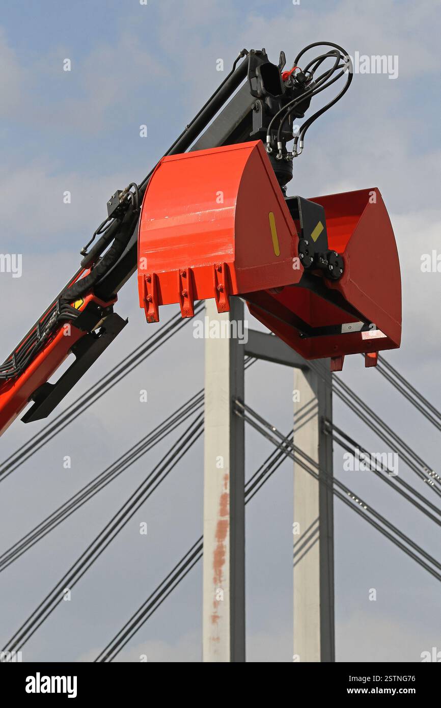 Heavy duty open clamshell buckets with horizontal hydraulic cylinder hi ...