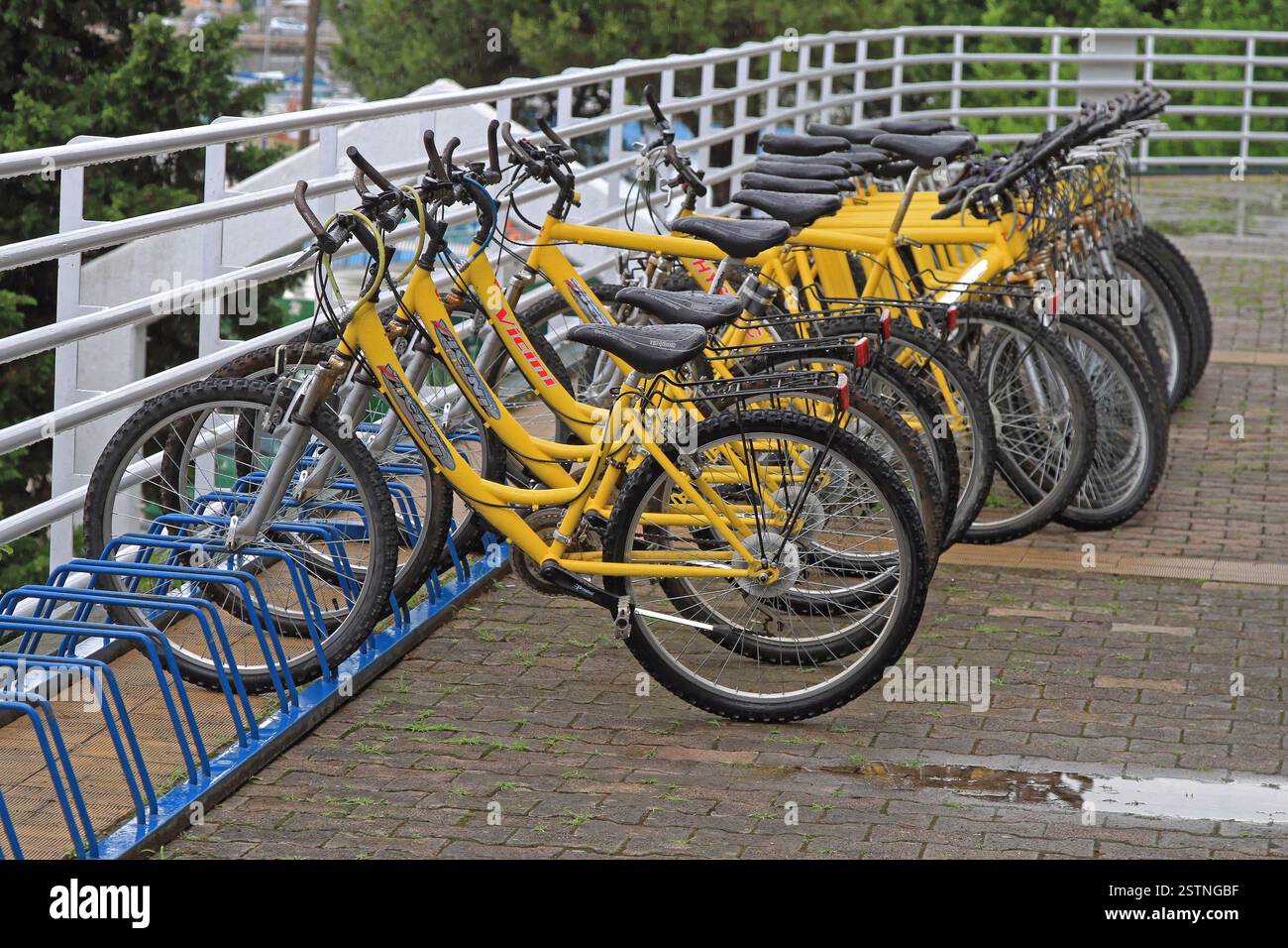 Rent and bike hi-res stock photography and images - Alamy