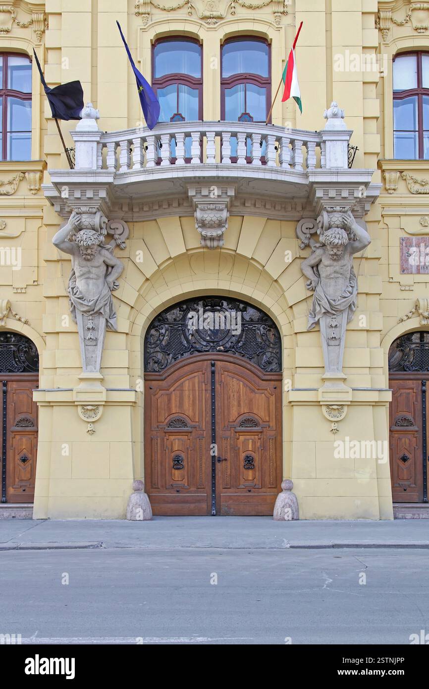 Old city hall door hi-res stock photography and images - Alamy
