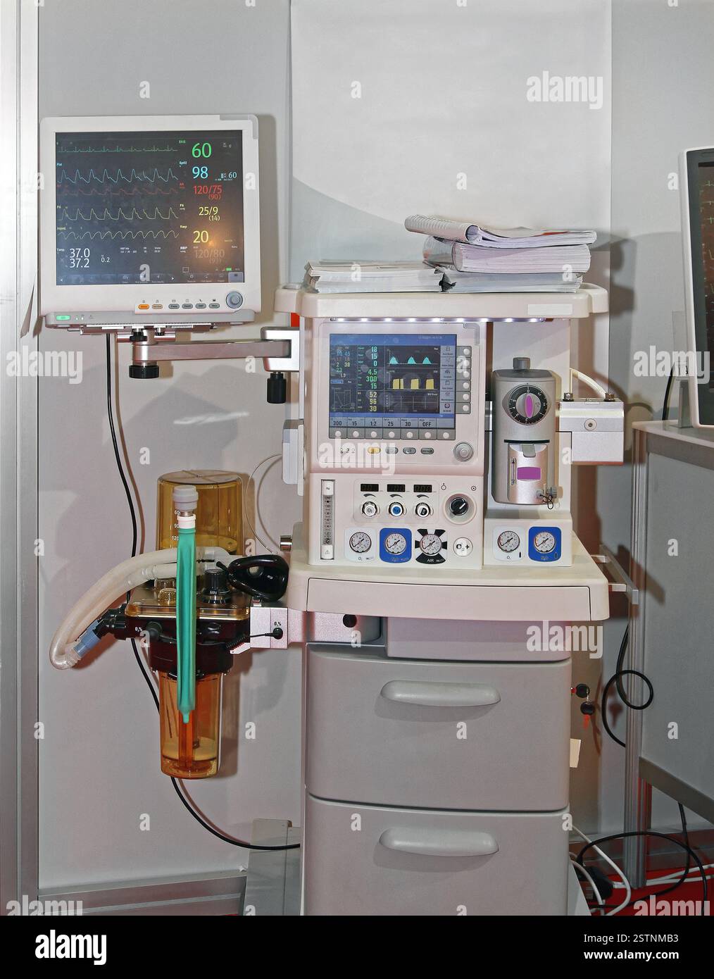 Hospital support machine hi-res stock photography and images - Alamy