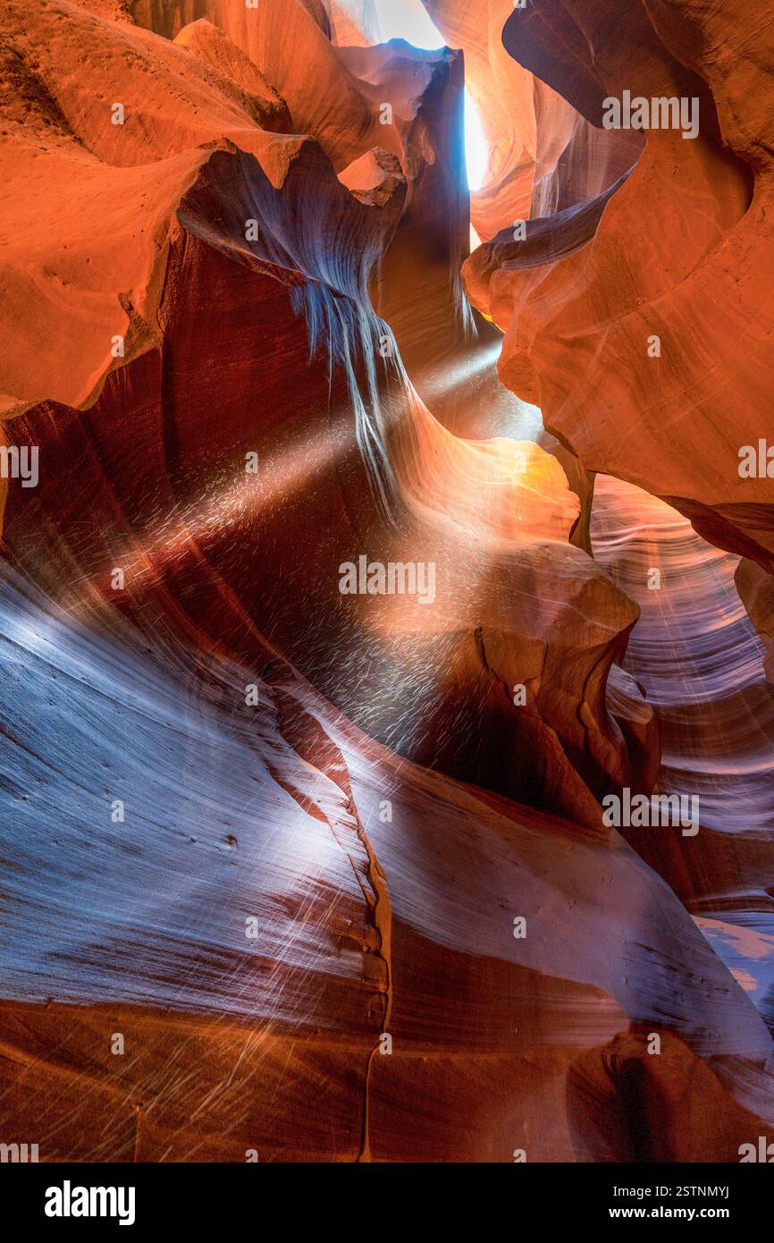 Colored light beams hi-res stock photography and images - Alamy