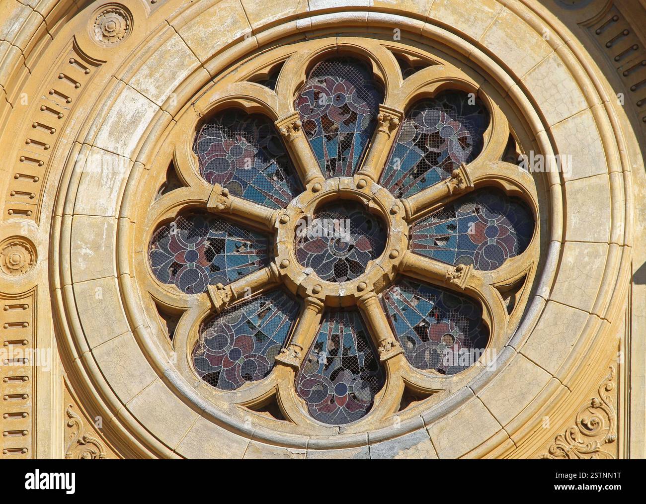 Synagogue stained glass windows hi-res stock photography and images - Alamy