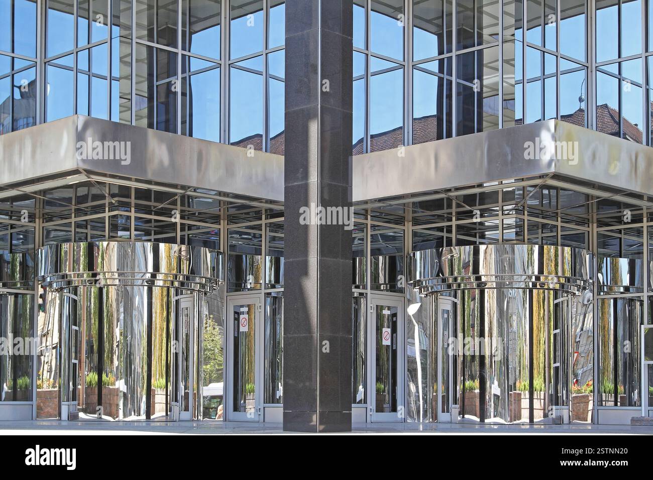 Revolving doors entrance to modern office building hi-res stock ...