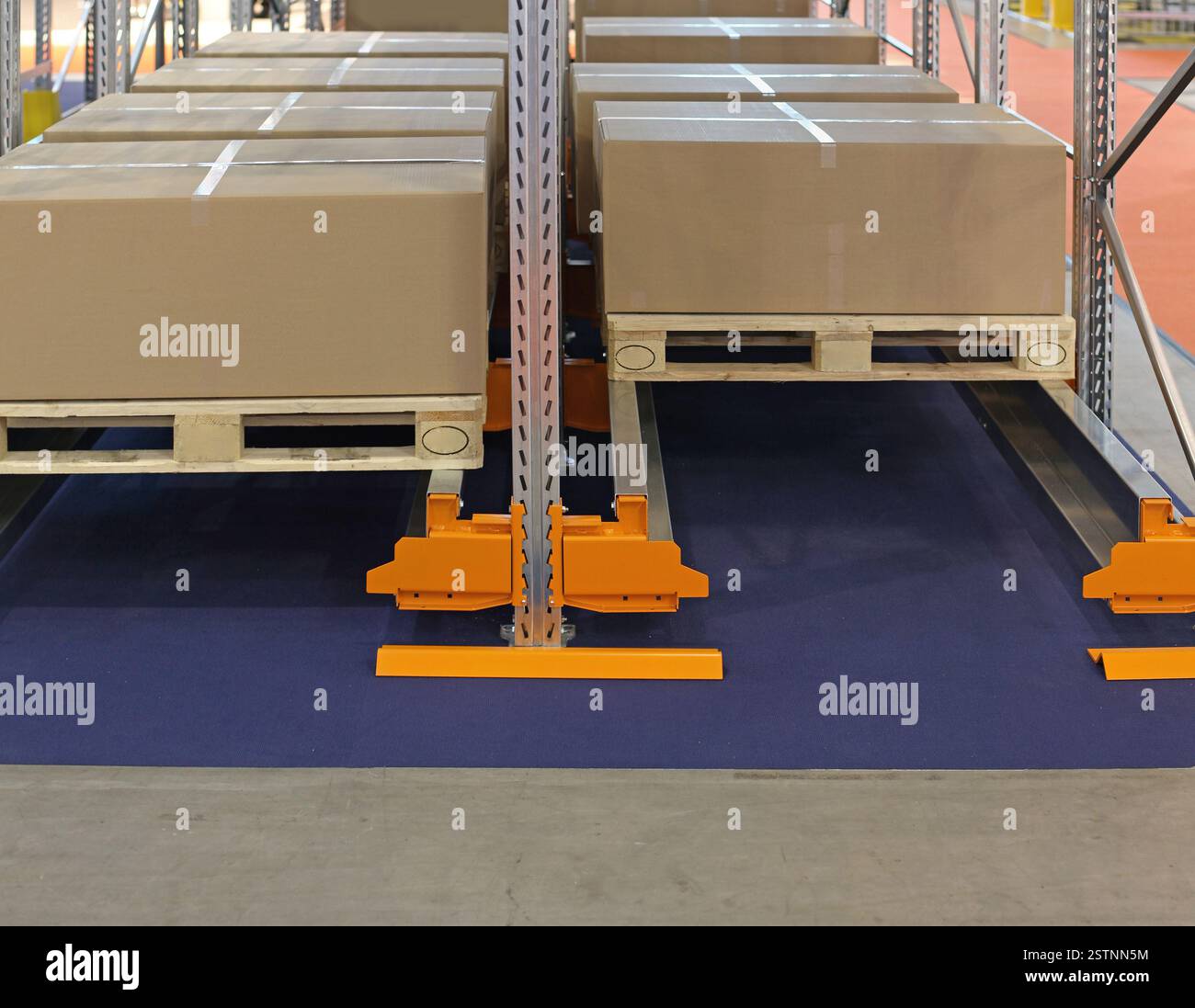 Pallets and boxes hi-res stock photography and images - Alamy