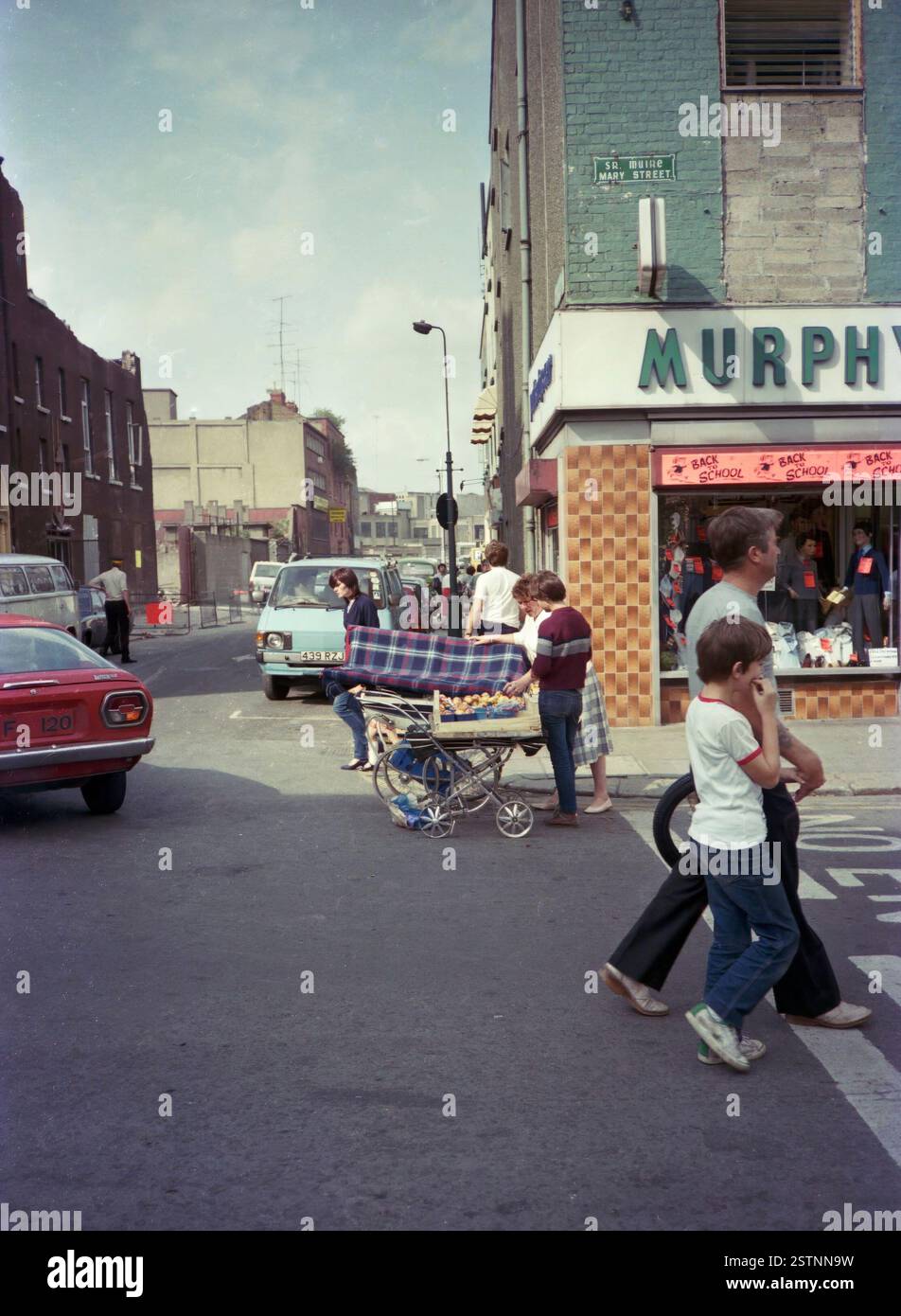Mary Street in Dublin, southern Ireland, in 1985 Stock Photo - Alamy