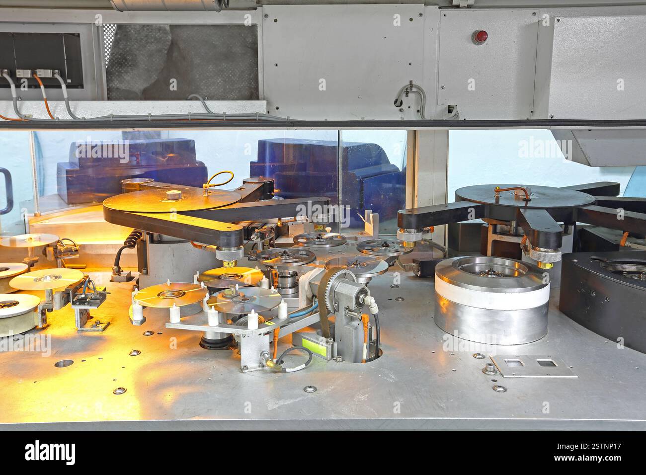 Technology disc hi-res stock photography and images - Alamy