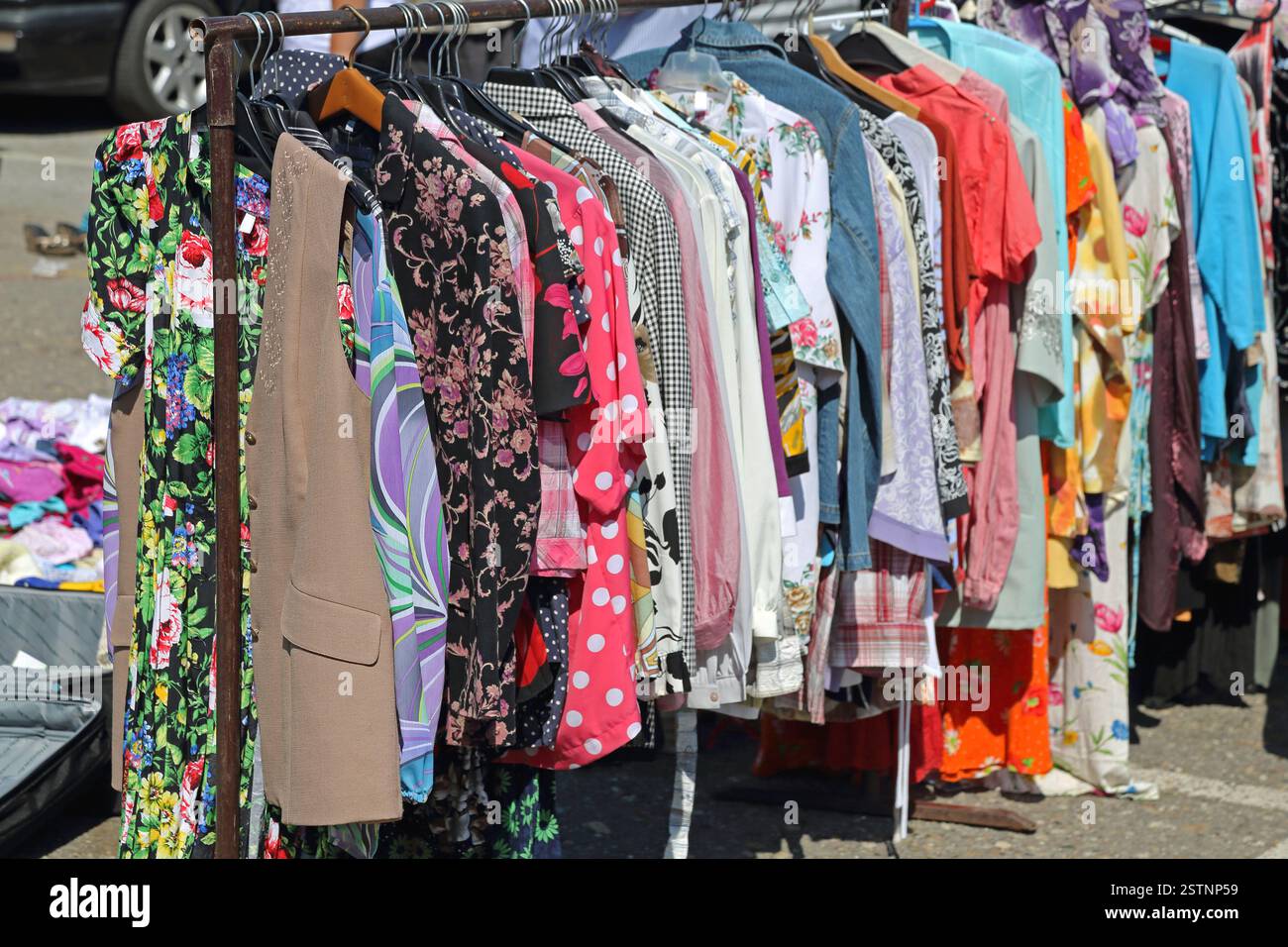 Second hand clothing market hi-res stock photography and images - Alamy