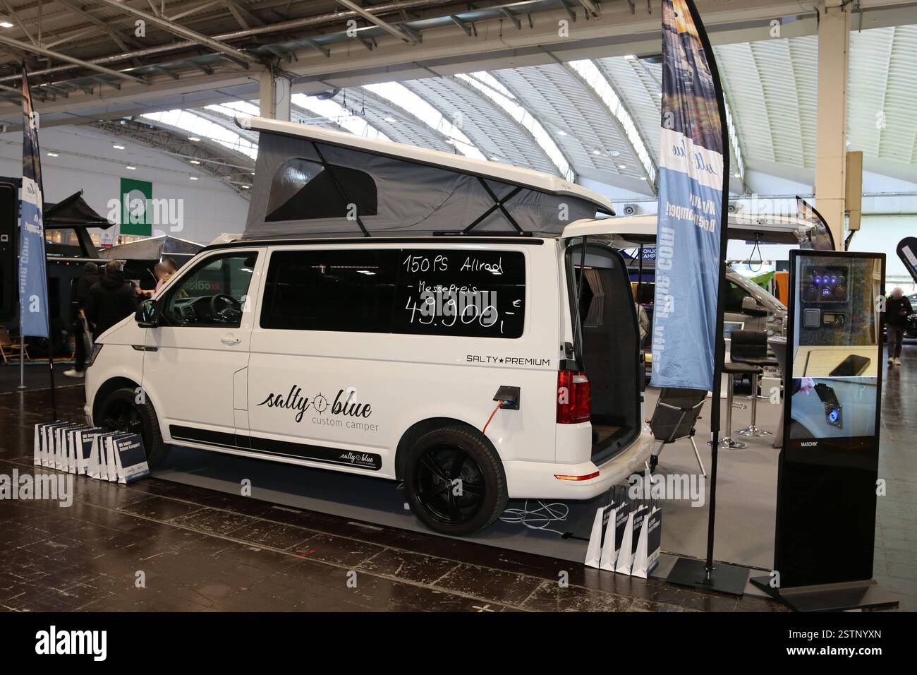 Salty Premium auf VW T6 Allrad Basis am Stand von Salty Blue Custom ...