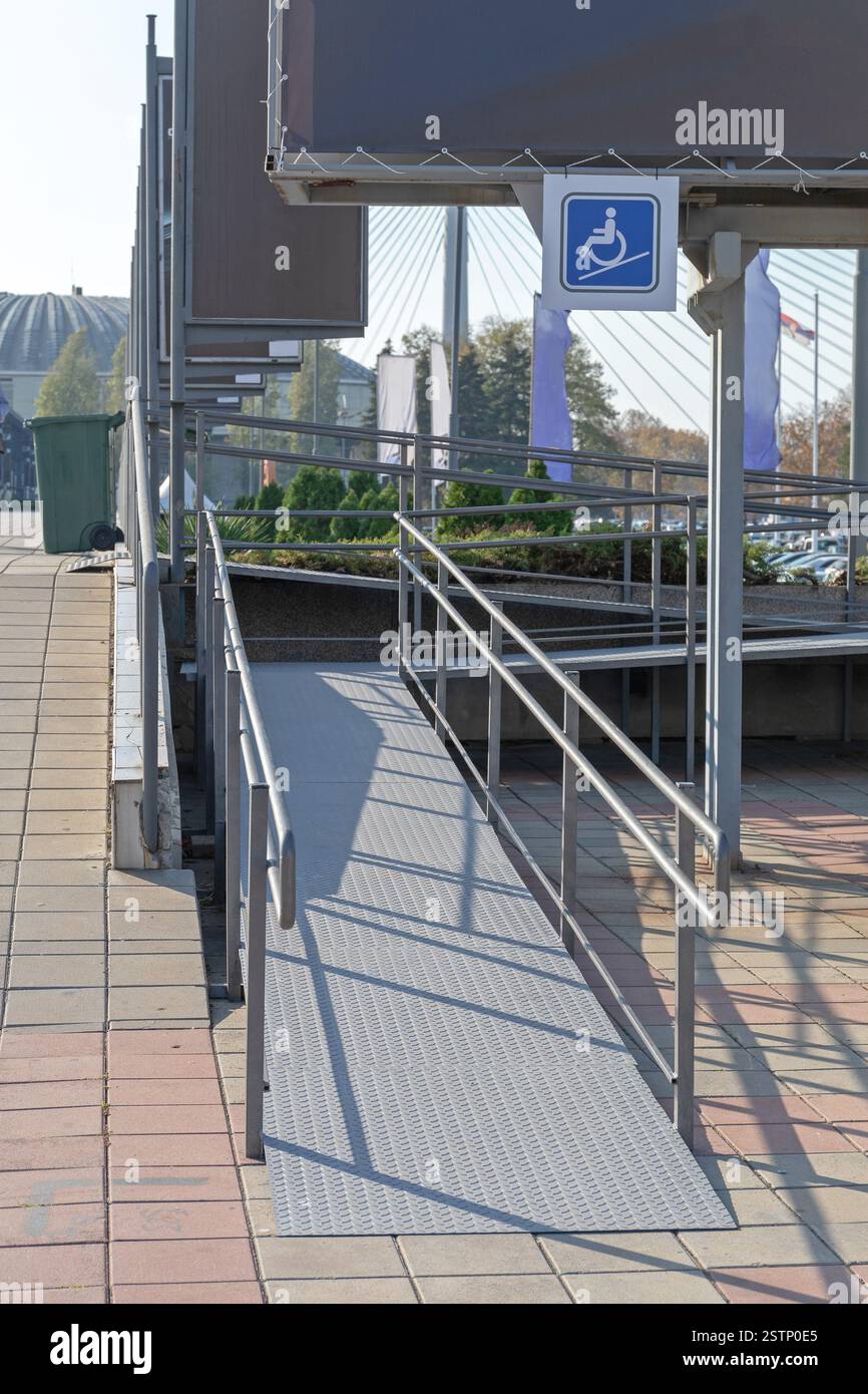 Incline ramp hi-res stock photography and images - Alamy