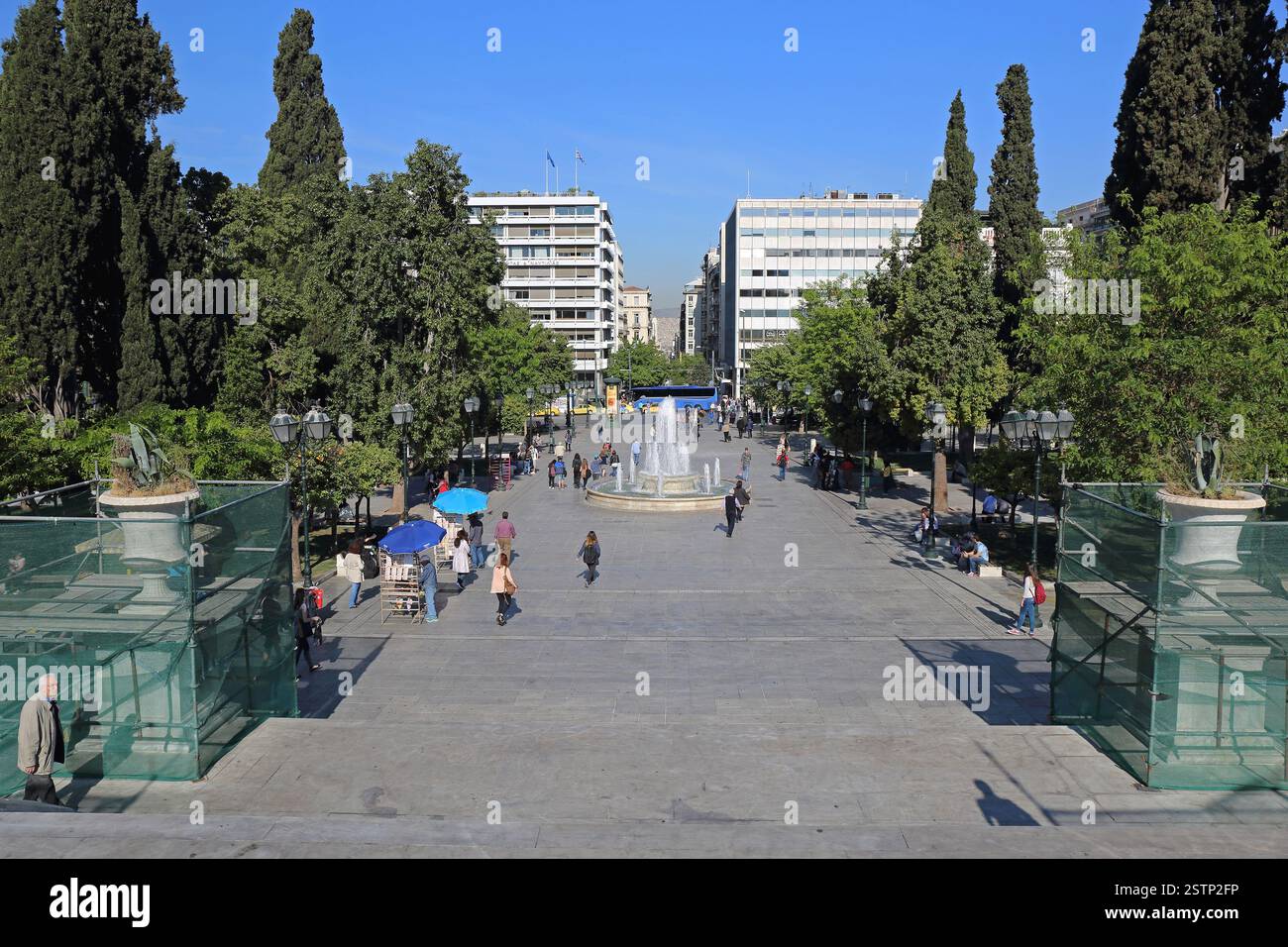 Syntagma square fountain hi-res stock photography and images - Alamy