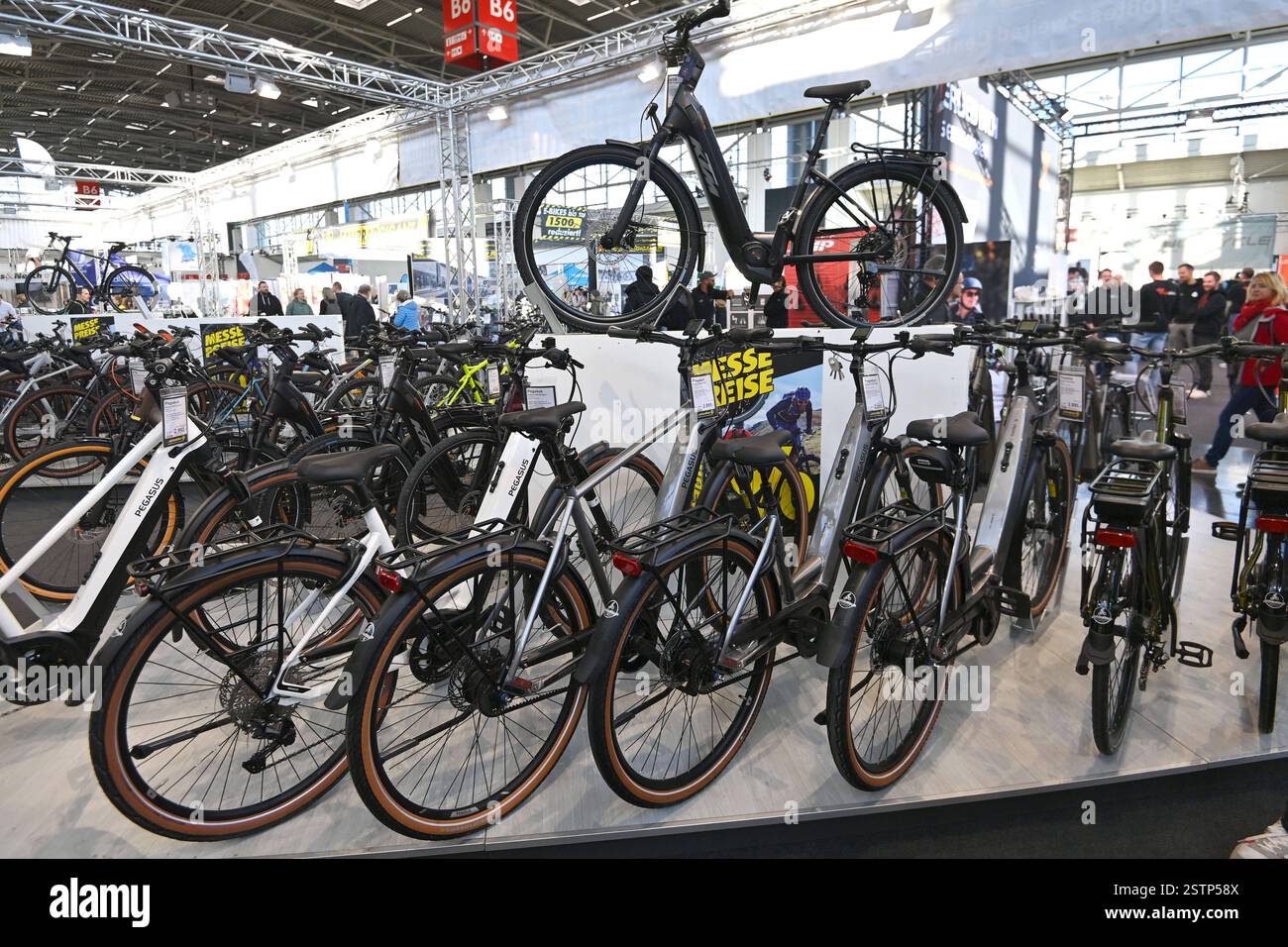 Reise-und Freizeitmesse f.re.e. E-Bikes,Fahrraeder,Fahrrad der Marke Pegasus auf der Messe f.re ...