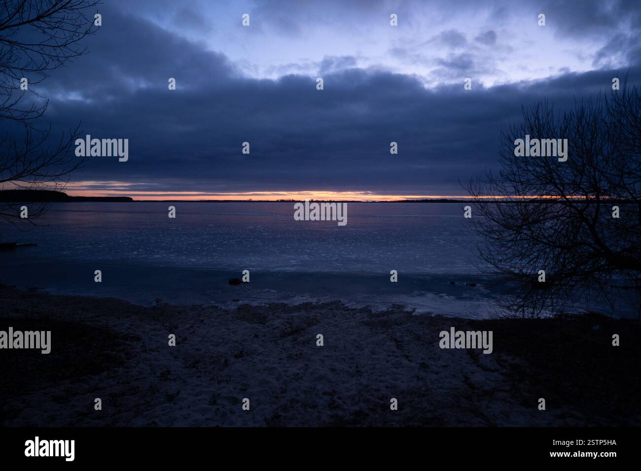 Beautiful sunrise scenery frozen hi-res stock photography and images ...