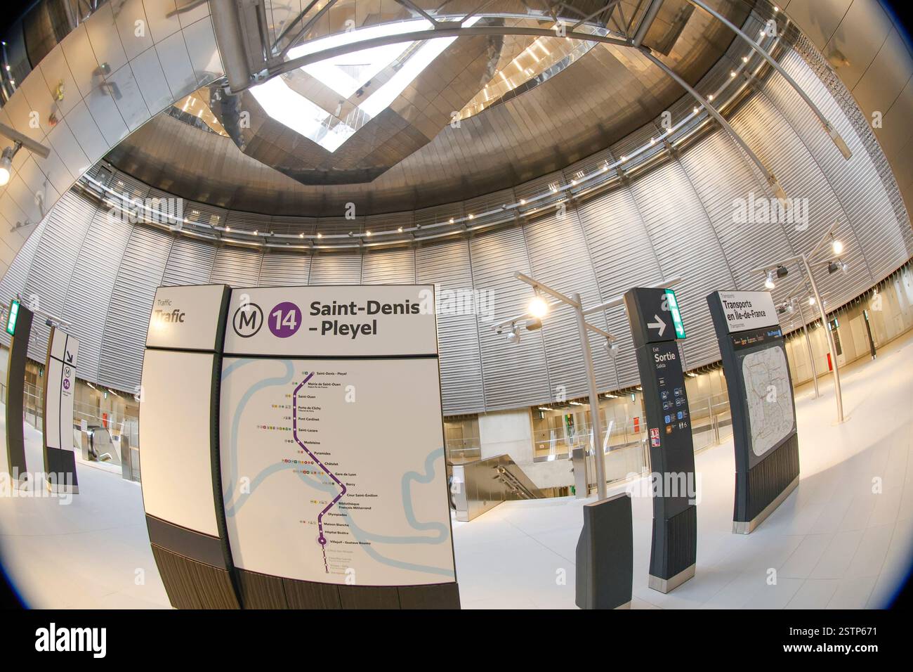 Saint denis pleyel sign hi-res stock photography and images - Alamy