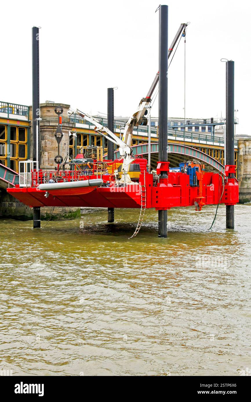 River Rig Platform Stock Photo - Alamy