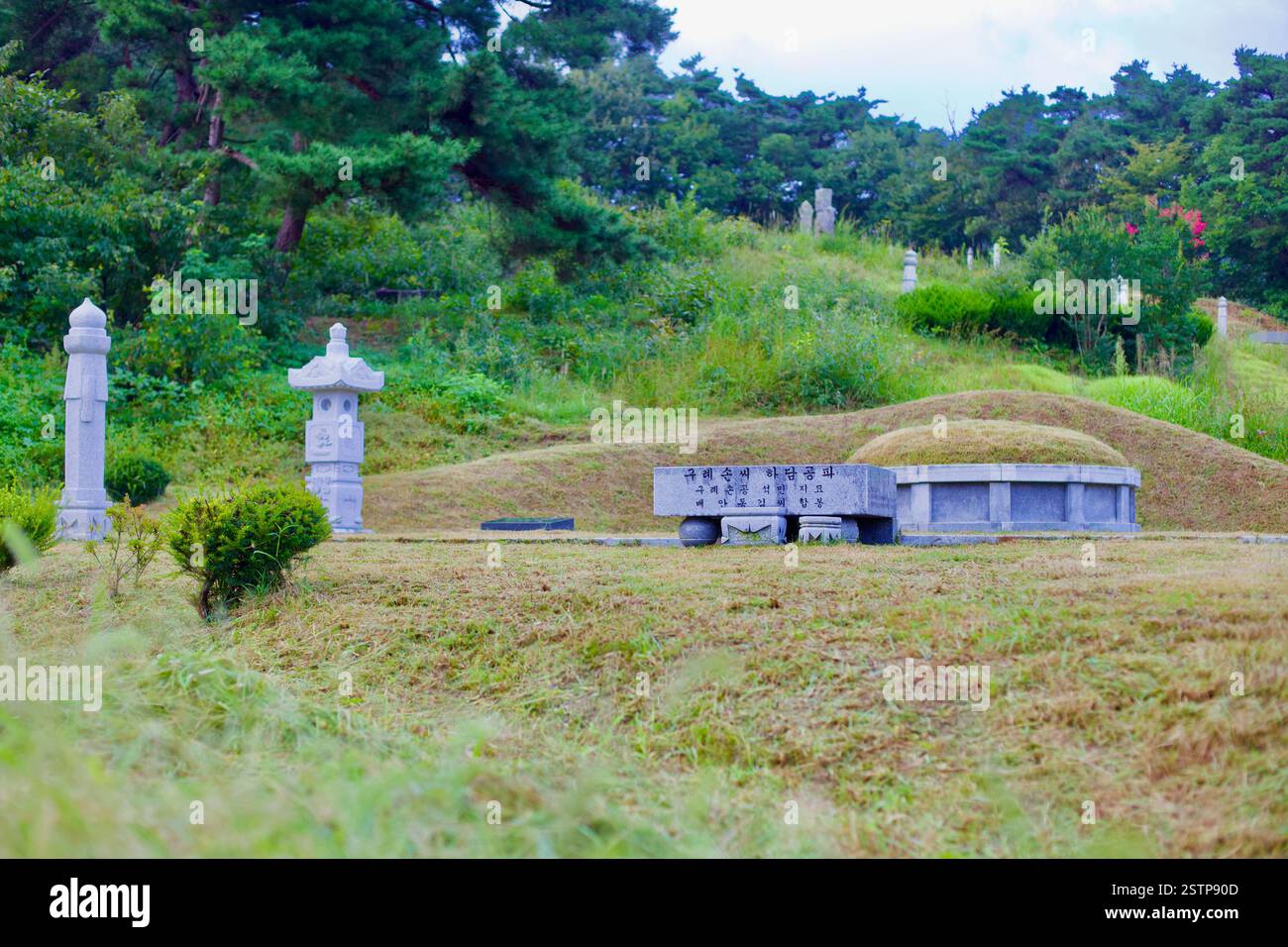 Korean burial practices hi-res stock photography and images - Alamy
