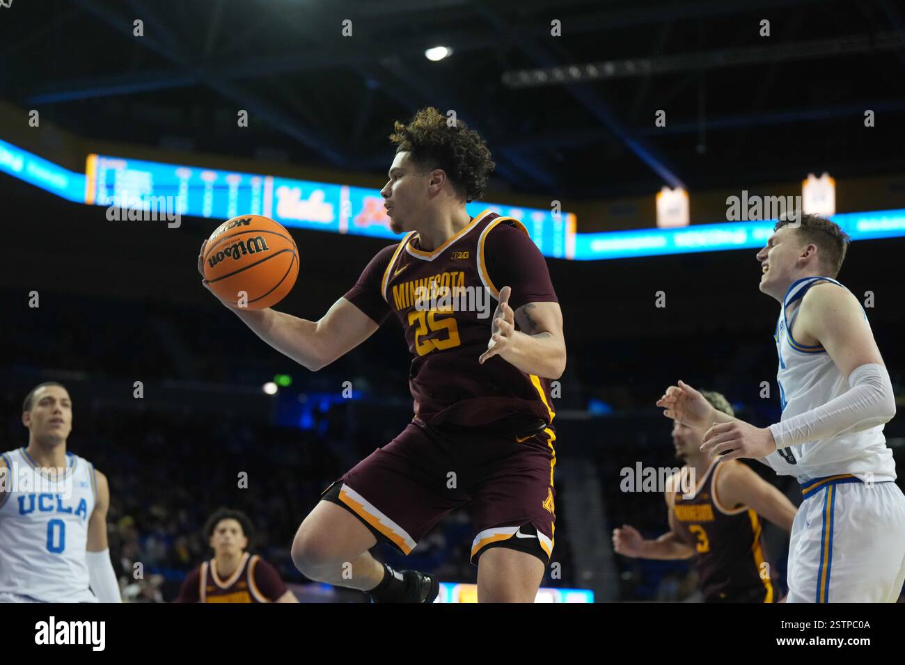 Los Angeles, United State. 18th Feb, 2025. Minnesota Golden Gophers ...